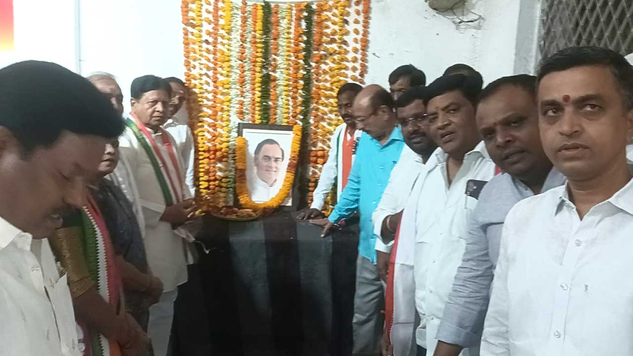 ప్రజల గుండెల్లో నిలిచిన నాయకుడు రాజీవ్ గాంధీ