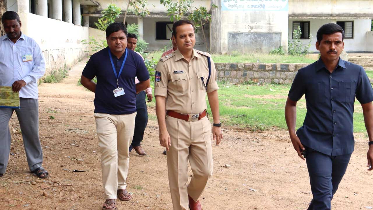 Inter Exams | ఇంటర్ పరీక్ష కేంద్రం తనిఖీ - aksharatoday.in