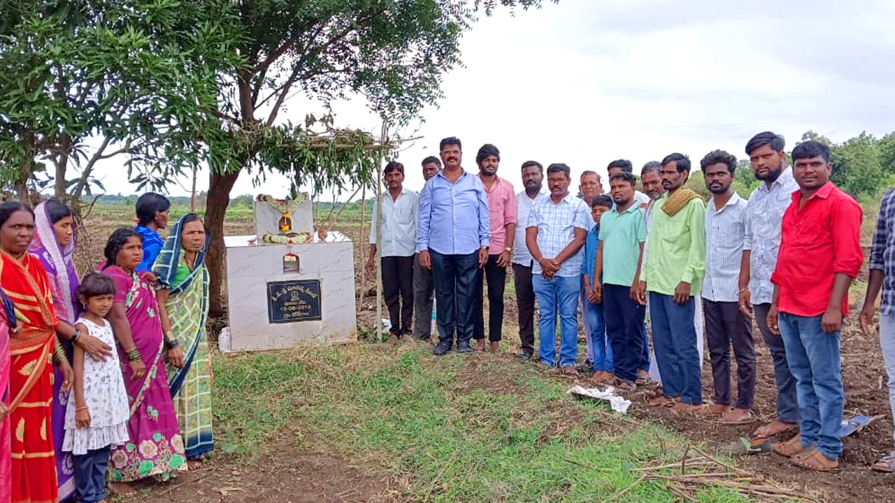 Former Jukkal MLA | జుక్కల్‌లో మాదప్ప షిండే వర్ధంతి