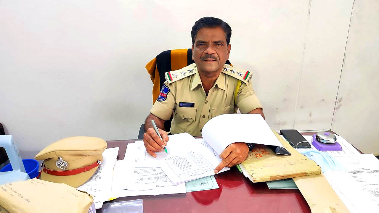 Yellareddy | ఈ నెల 17న వాహనాలకు వేలం